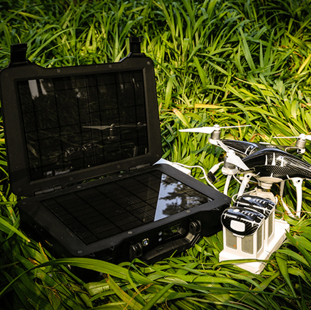 Renogy Phoenix Portable Solar Generator with Built-In 20 Watt Solar Pa ...
